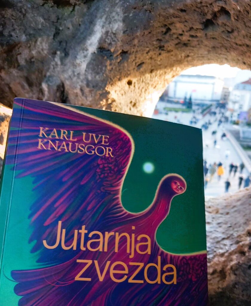 Beskrajni plavi krug i u njemu jutarnja zvezda - Book Hub